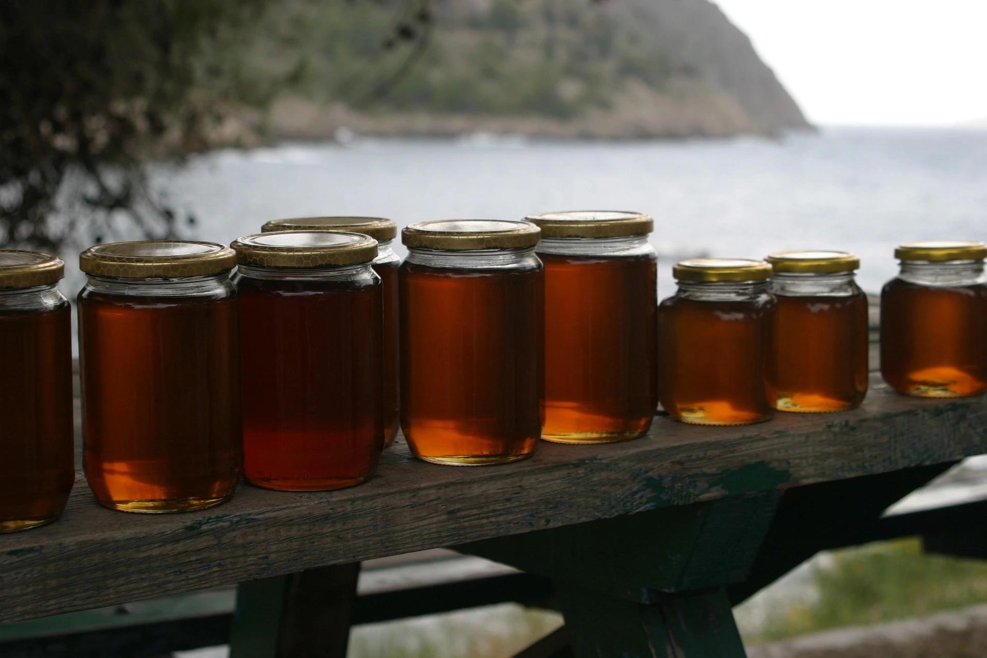 Where To Sell Honey in Bulk? (7 Surprising Places) - 🐝 BootstrapBee.com ...