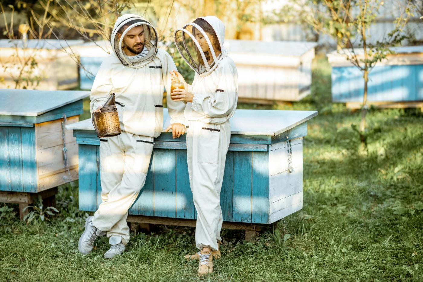 How Does a Bee Suit Actually Work? (Why It's White) - 🐝 BootstrapBee.com - Actionable ...